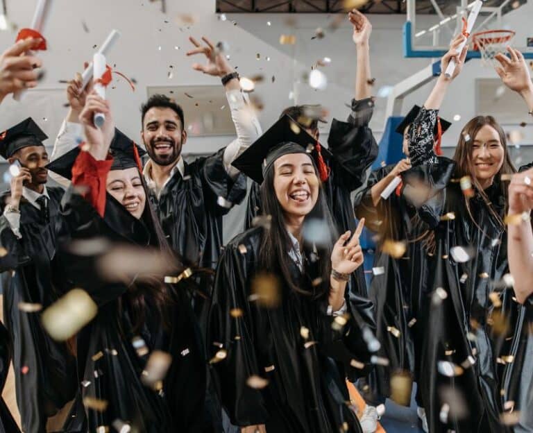 Best College Graduation Party Themes For A Fun Time - Best Online Gift ...